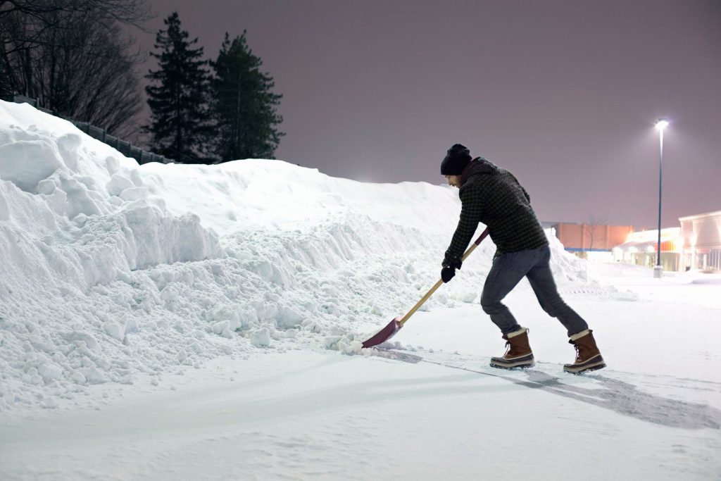 PALEAR LA NIEVE PUEDE SER PELIGROSO PARA EL CORAZÓN | DE NORTE A SUR